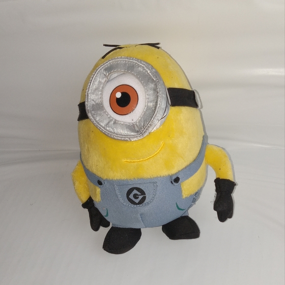 despicable me | Toys | Plush Despicable Me Minion Stuart | Poshmark